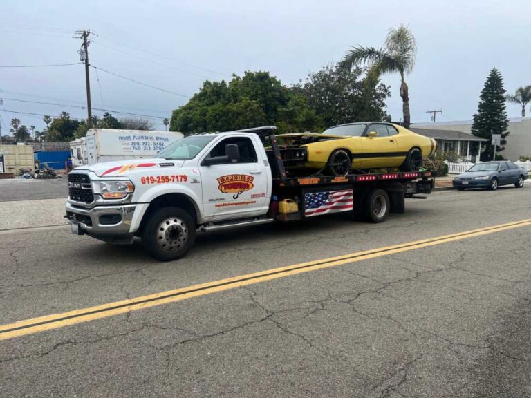 Flatbed Vs. Traditional Tow Trucks: Which One Is Right for Your Towing ...